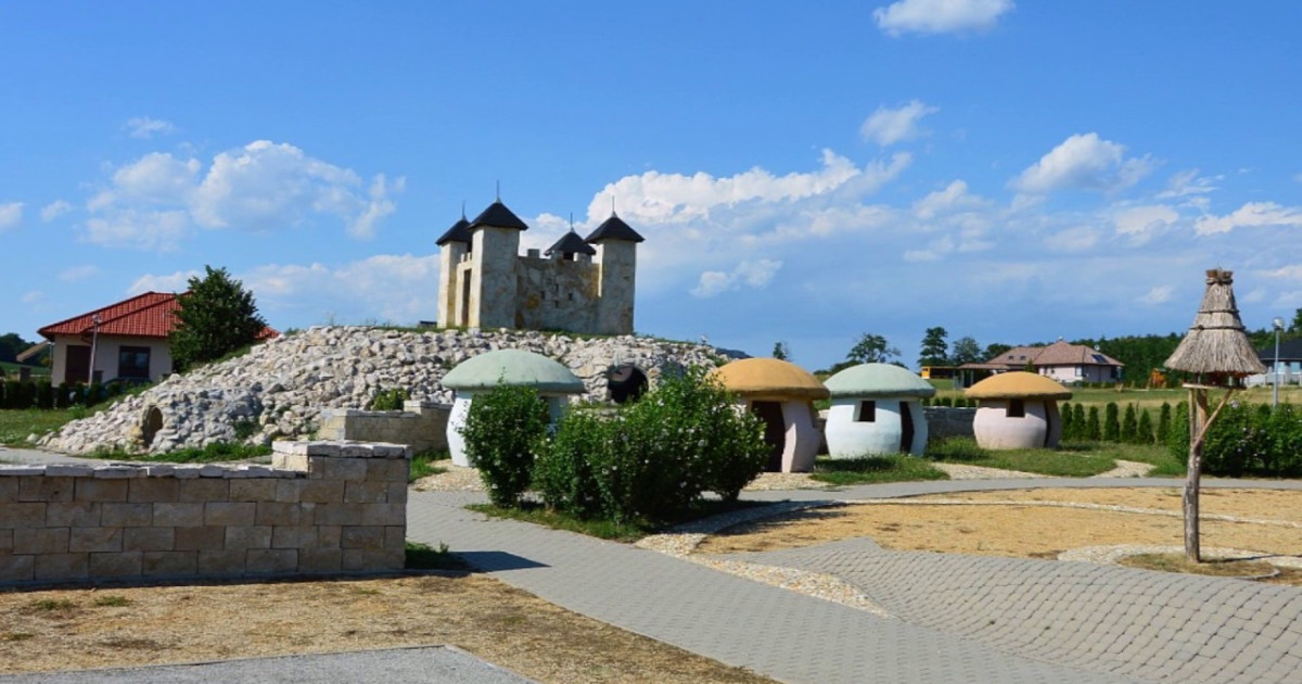Egy magyar falu, amelynek a világ minden tájáról csodájára járnak