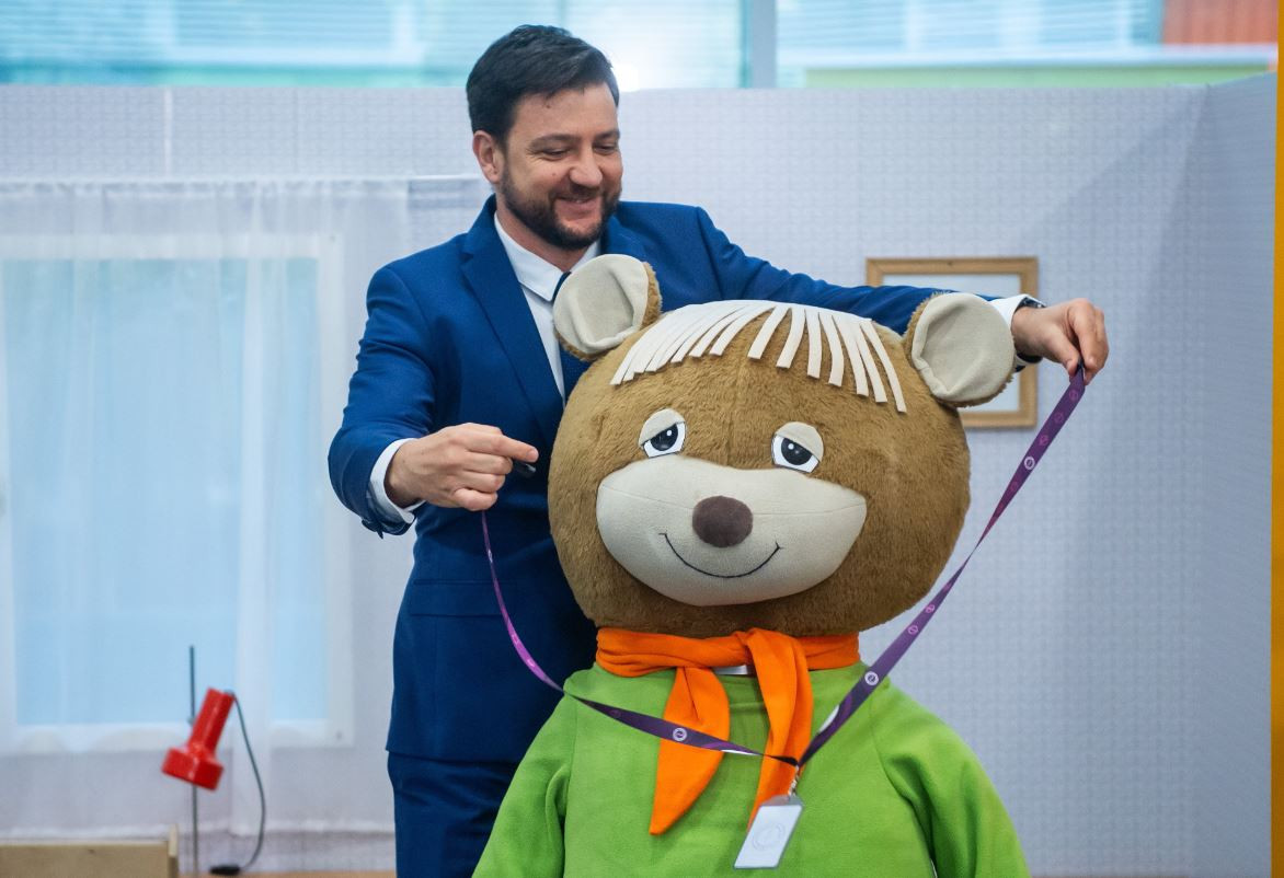 Ez nagyon cuki: Hivatalosan is MTVA-dolgozó lett a TV Maci