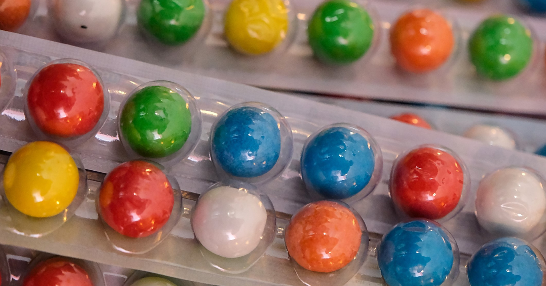 Retro édességek, amiket sosem felejtünk: a gömbrágó és a többiek